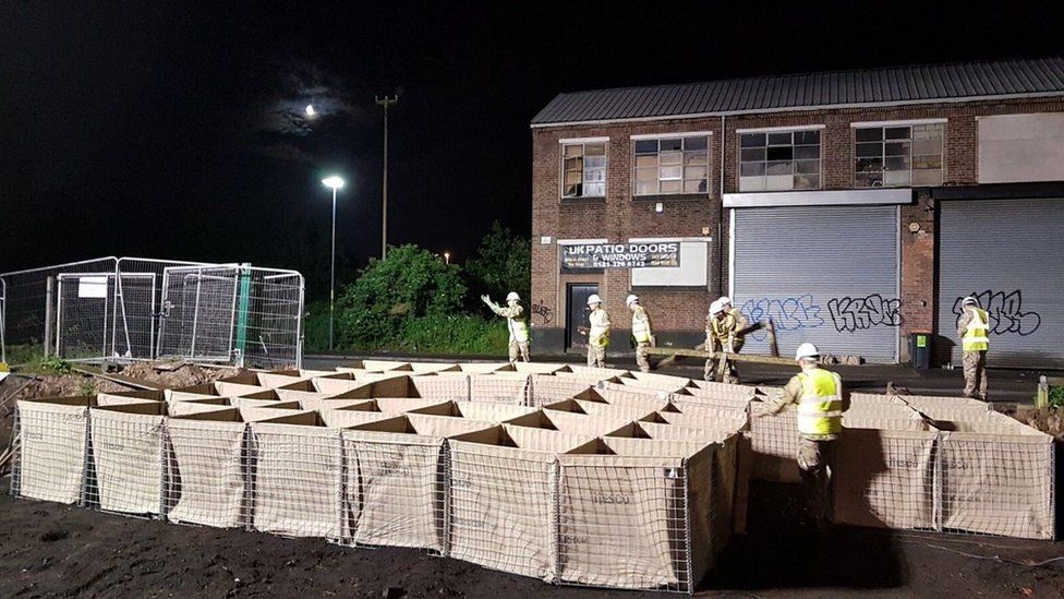 'Delicate operation' at Birmingham WW2 bomb site - BBC News