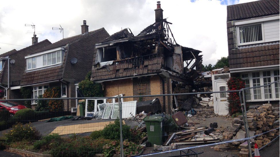 Derbyshire house blast: Deaths remains a mystery - BBC News