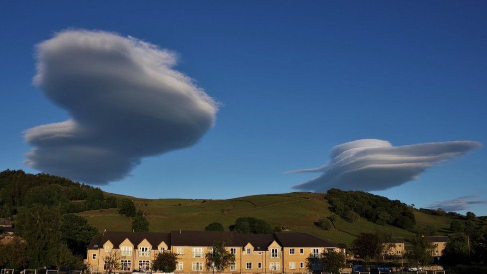 Striking stacked lenticular clouds captured in northern England - BBC ...