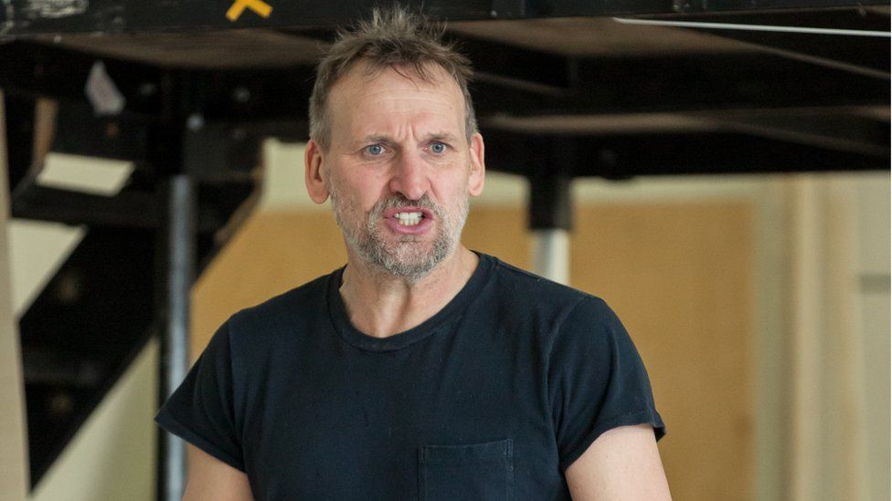 Christopher Eccleston: Northern accent 'held me back' - BBC News