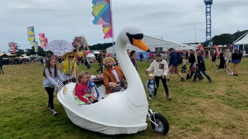 Dydd Mawrth: Eisteddfod Llŷn ac Eifionydd - BBC Cymru Fyw