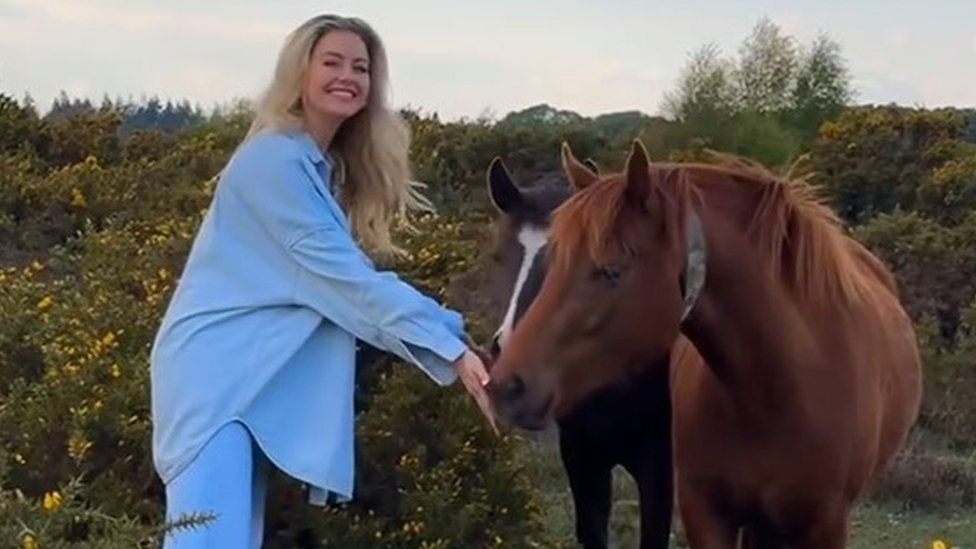 Neighbours' April Rose Pengilly criticised for petting ponies in New ...