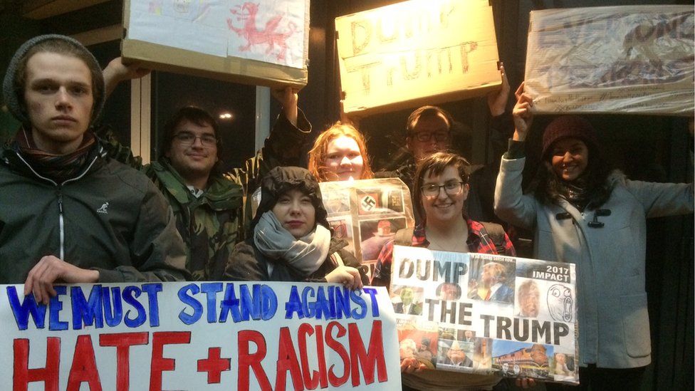 Welsh demonstrators protest over Trump's US refugee order - BBC News