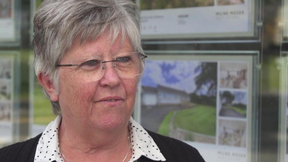 'Politicians make promises and never stick to them' - BBC News