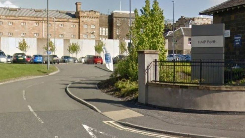 Murderer flooded cell after setting off sprinkler system - BBC News