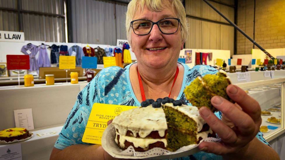 Royal Welsh Show: Showcasing the best of Wales' livestock - BBC News