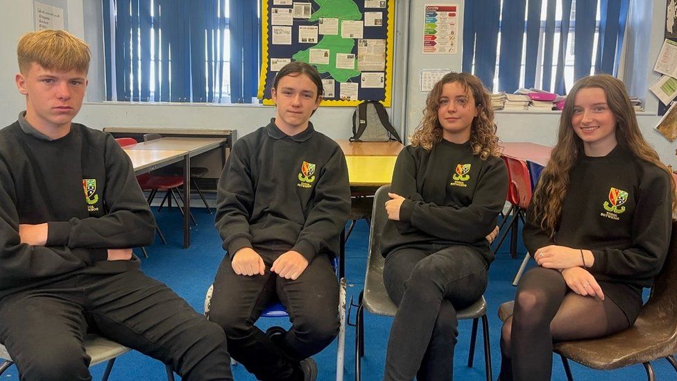 Eryri'n cefnogi mesurau i gyfyngu ar ail gartrefi - BBC Cymru Fyw