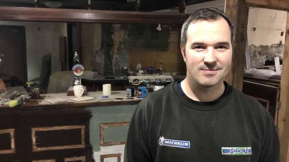 Casglu £500,000 mewn pythefnos i achub tafarn Cerrigydrudion - BBC ...