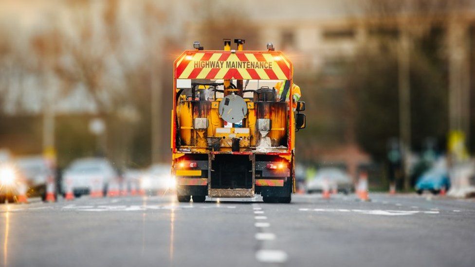 A31: Overnight roadworks to shut route for six weeks - BBC News