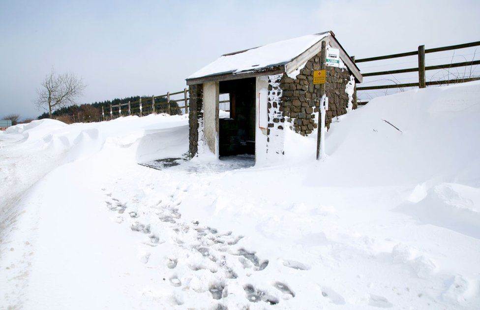 In pictures: Snow scenes from around UK - BBC News