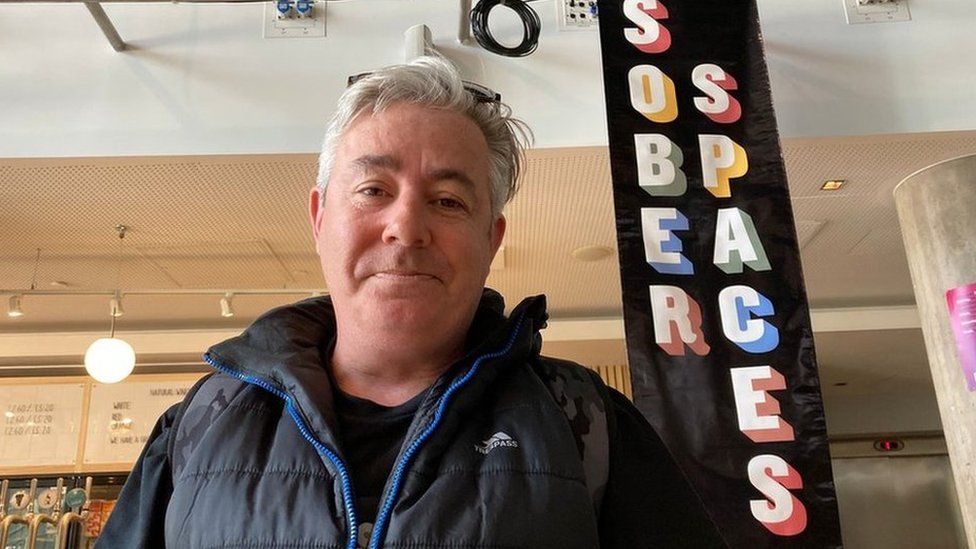 'Sober' music event series launches in Bristol - BBC News