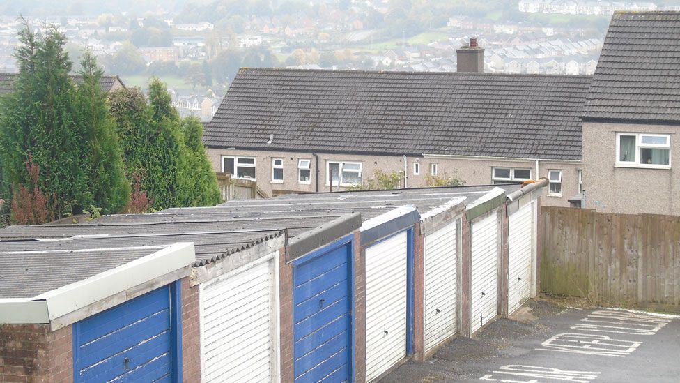 Pontypool: Struggles and opportunity in a valleys town - BBC News