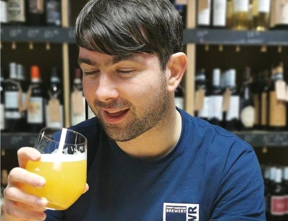 Be' sy'n gwneud peint o gwrw da? - BBC Cymru Fyw