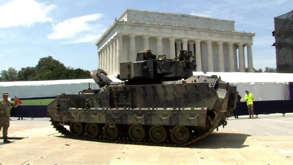 Trump's 4 July tanks prompt 'don't panic' warning - BBC News