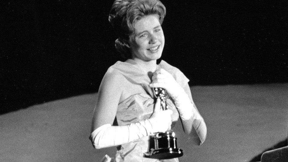 Patty Duke, Oscar-winning American actress, dies at 69 - BBC News