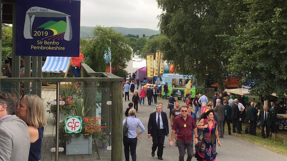 Sioe Fawr Cymru yn dathlu ei phen-blwydd yn 100 - BBC Cymru Fyw