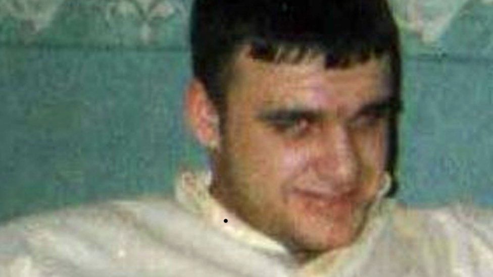 Christopher Mackin murder: Woman 'prayed' over gun attack victim - BBC News