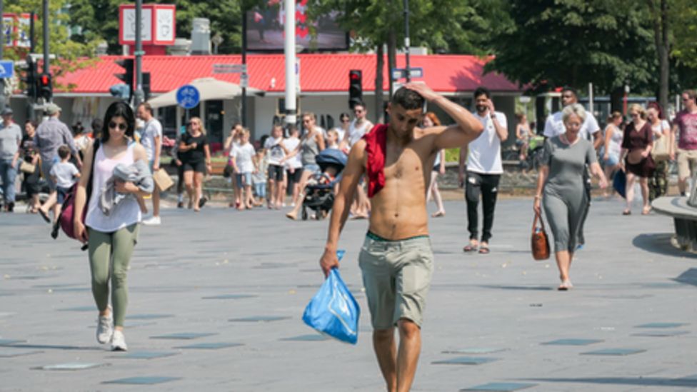 Climate change: More than 3bn could live in extreme heat by 2070 - BBC News