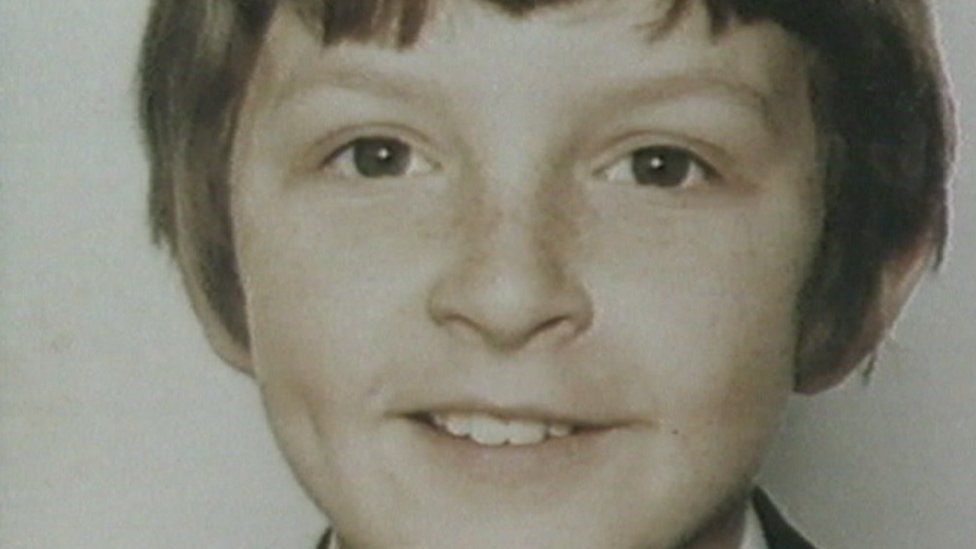 Schoolboy murderer Brian Field dies in prison - BBC News