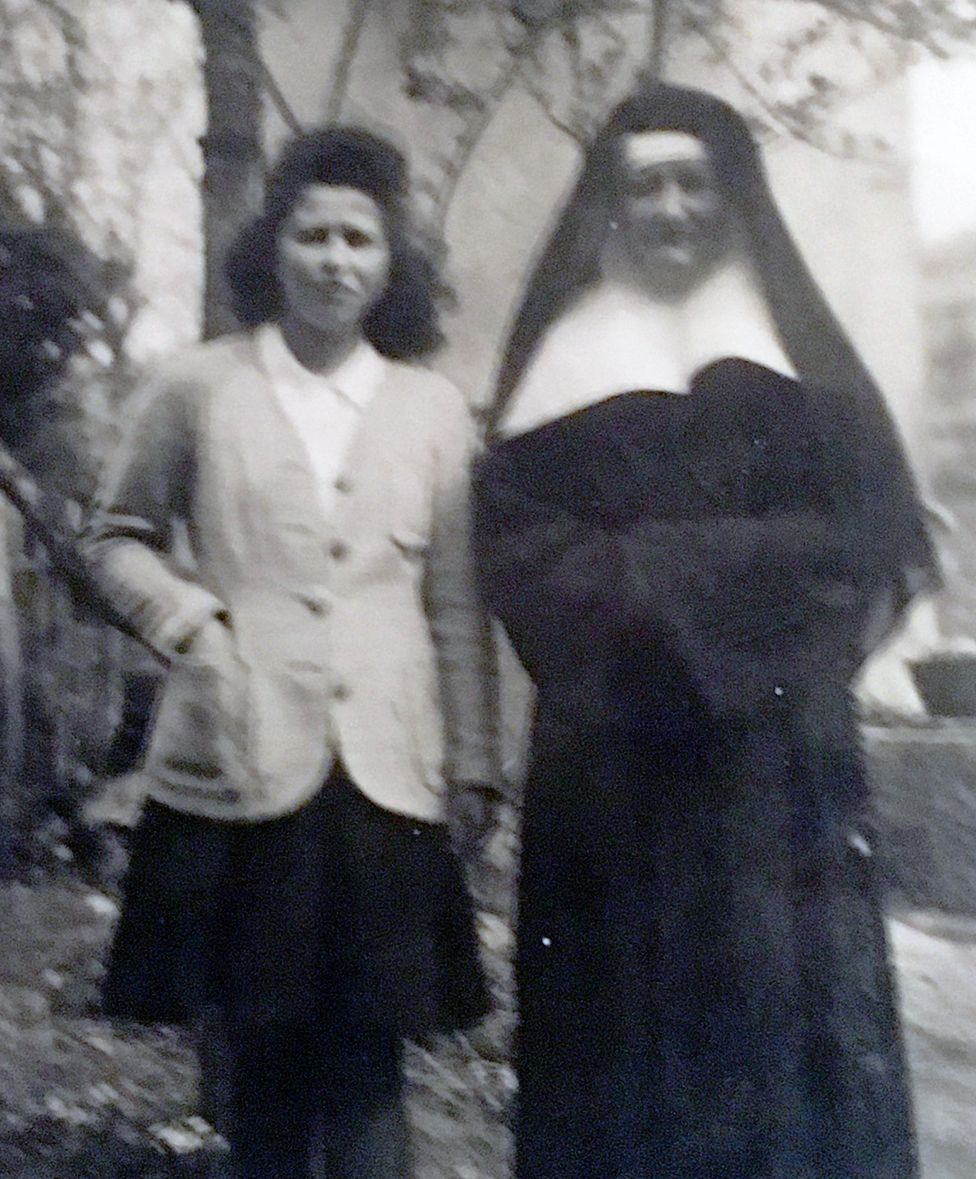 The daring nun who hid and saved 83 Jewish children - BBC News