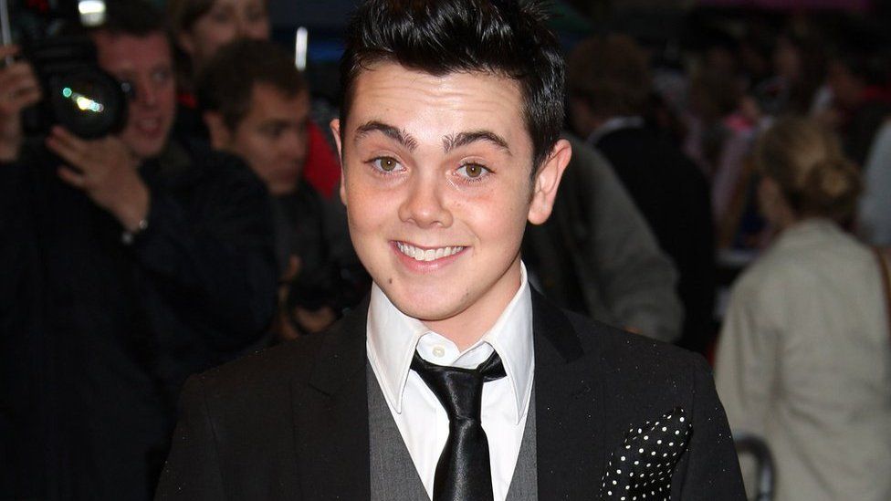 Ray Quinn's got fans asking for gym tips after muscle shots - BBC News