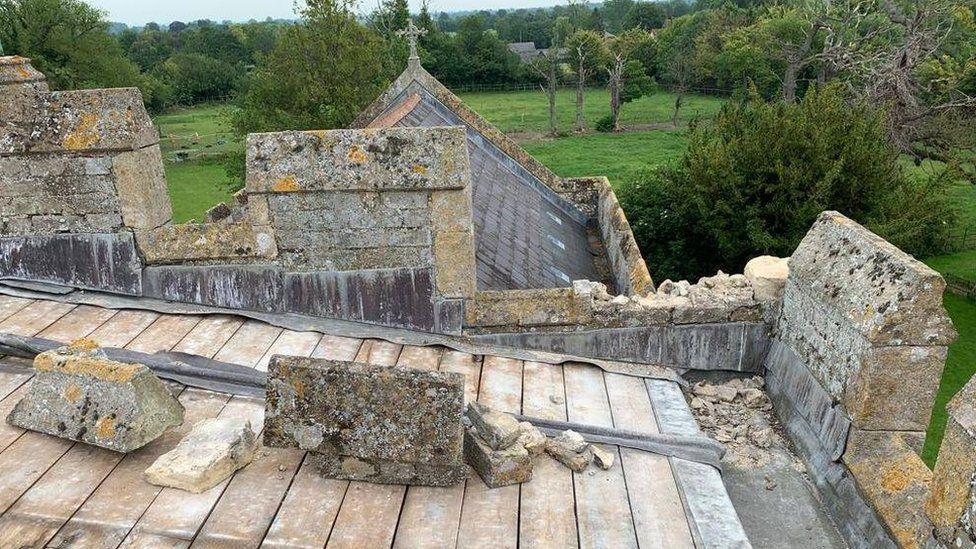 Whaddon village church roof stripped bare of lead - BBC News