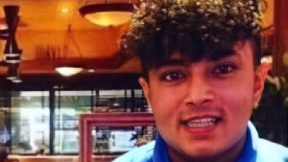 Shafiul Islam death: Men jailed over robbery killing - BBC News