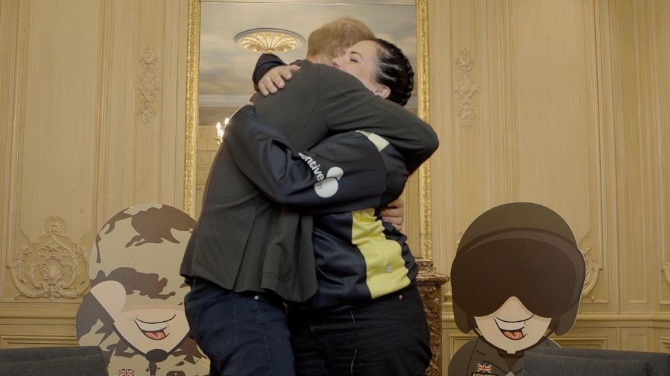 Prince Harry remembers pain of bereavement - BBC News