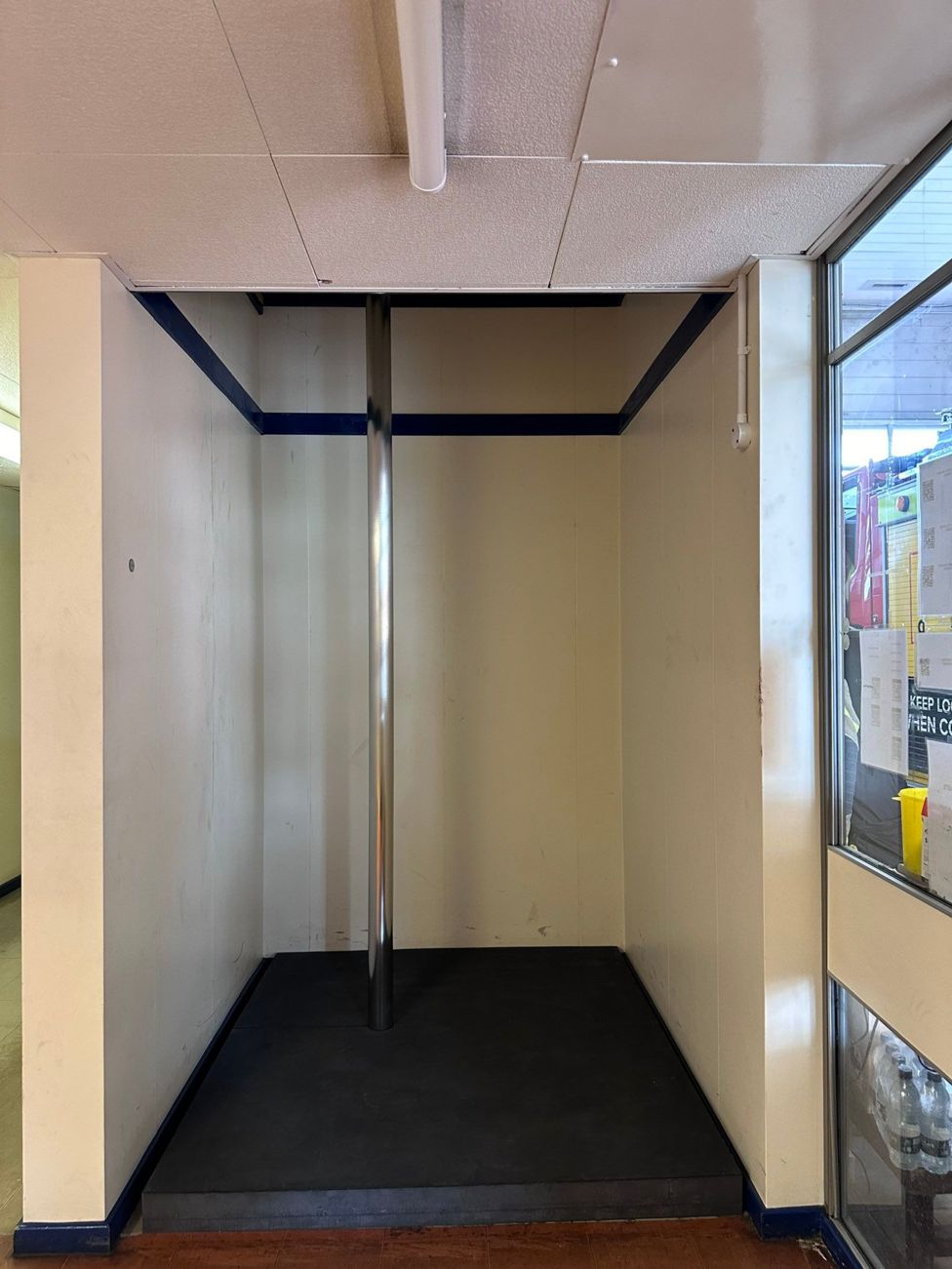 Firefighters still using one of Nottinghamshire's last drop pole - BBC News