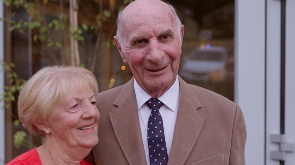 The childhood sweethearts who finally got together in their 70s - BBC News