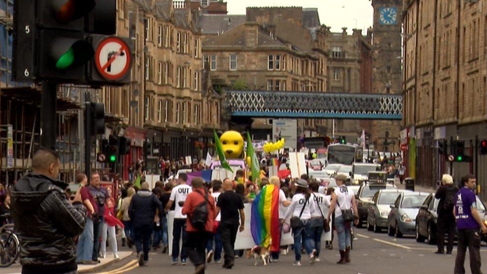 Thousands take to the streets for Glasgow's pride parade - BBC News