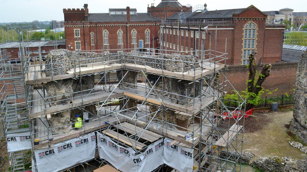 Reading Abbey Abbey ruins reopen after £3m repairs - BBC News