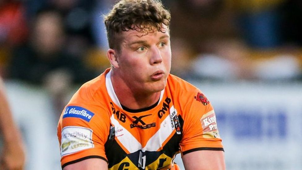 Adam Milner: Castleford hooker spurns NRL interest to sign new three ...
