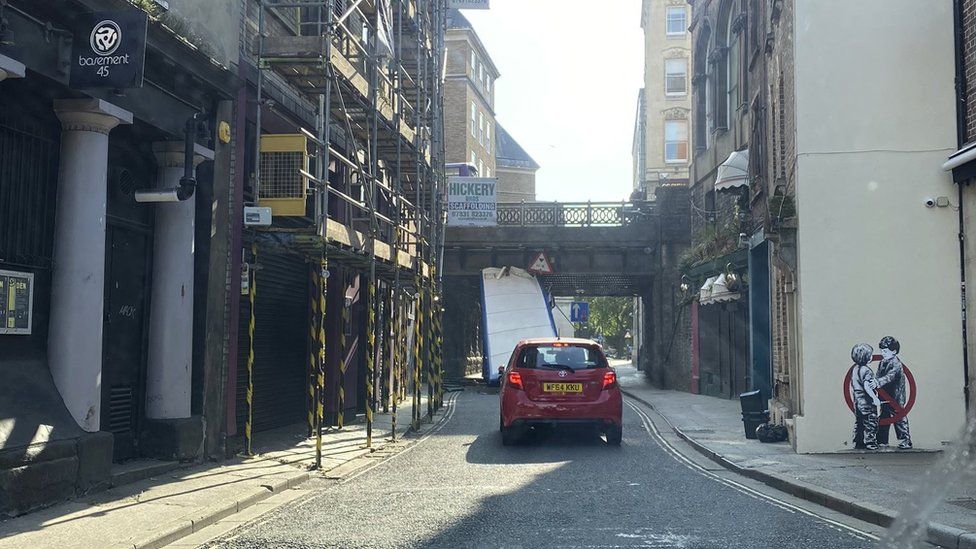 Bus hits bridge in Bristol city centre crash - BBC News