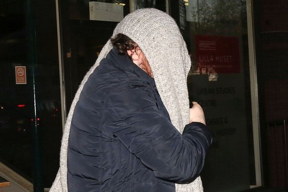 Eddie Izzard's homophobic attacker given suspended sentence - BBC News