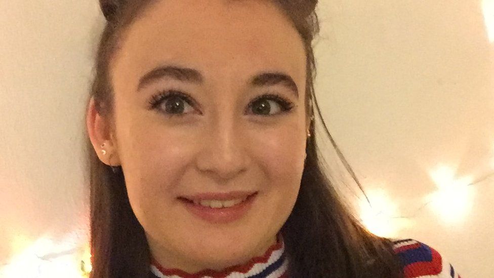 'Cofio'r cyfnod pan o'n i methu siarad' - BBC Cymru Fyw