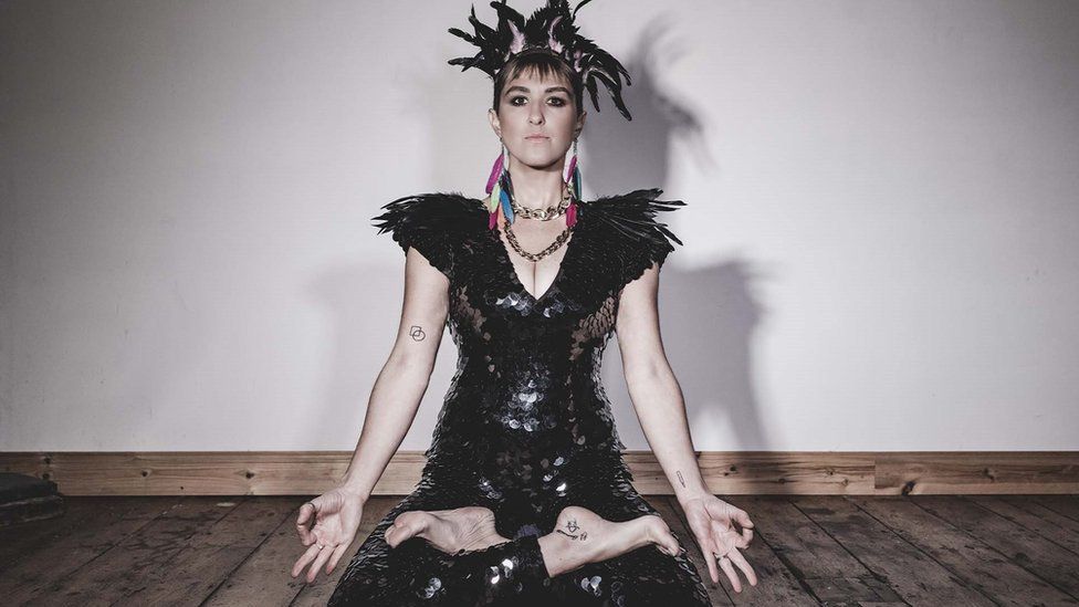 49 o artistiaid cerddorol i rannu £63,000 o gronfa Gorwelion - BBC ...