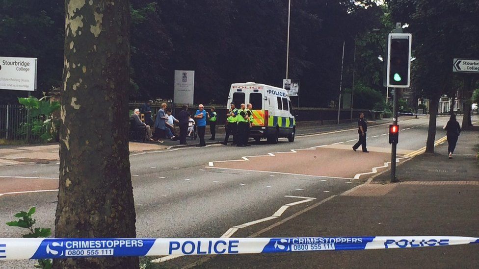 Residents evacuated over suspect package in Stourbridge - BBC News