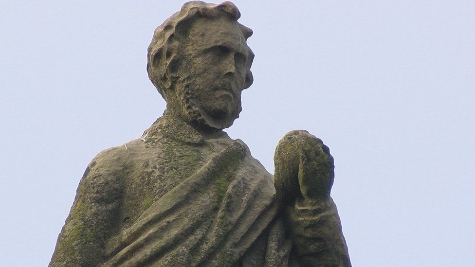 Racist views of renowned fossil hunter uncovered - BBC News