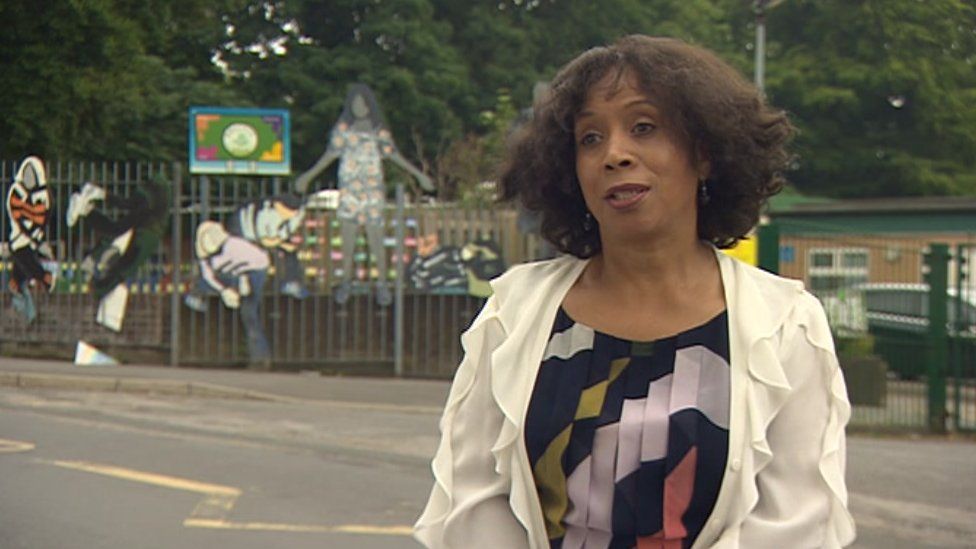 'School curriculum should teach more black history' - BBC News