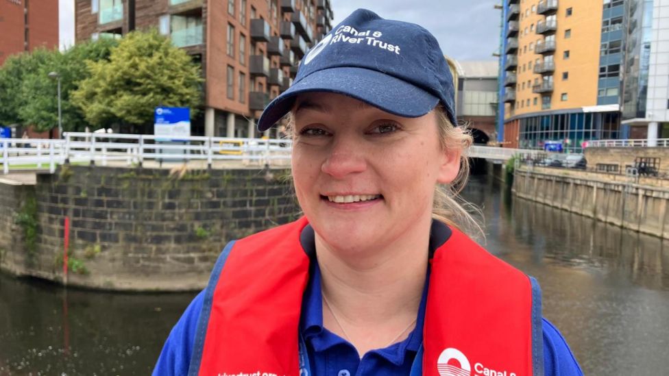 Waste shark drone to clean canals and rivers in Leeds - BBC News