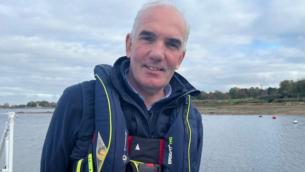 Dad starts Atlantic solo row after sudden death of daughter - BBC News