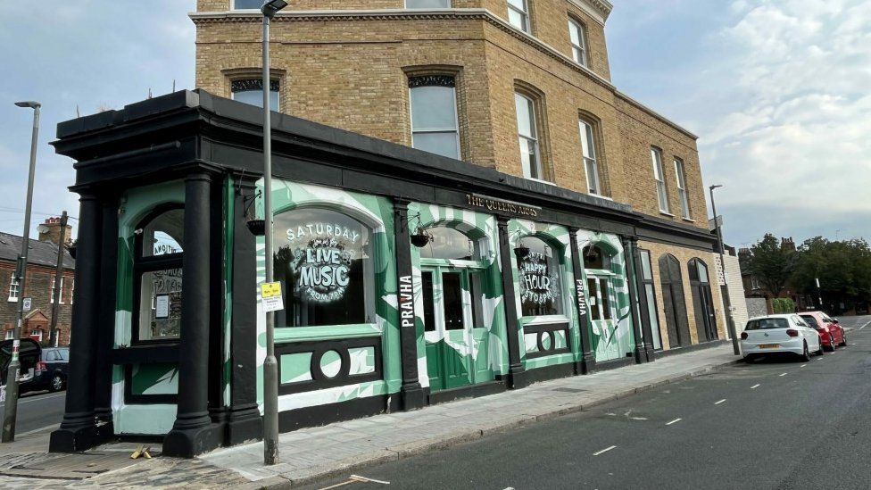 Battersea: Abandoned pub set to get new lease of life - BBC News