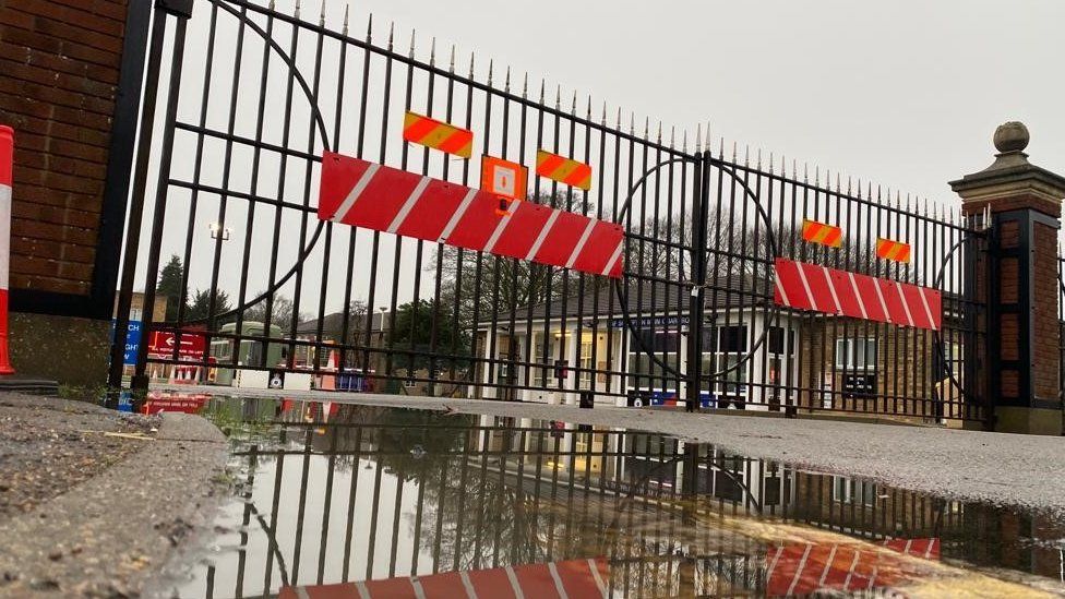 RAF Scampton: Asylum seekers could stay in runway cabins, meeting told ...