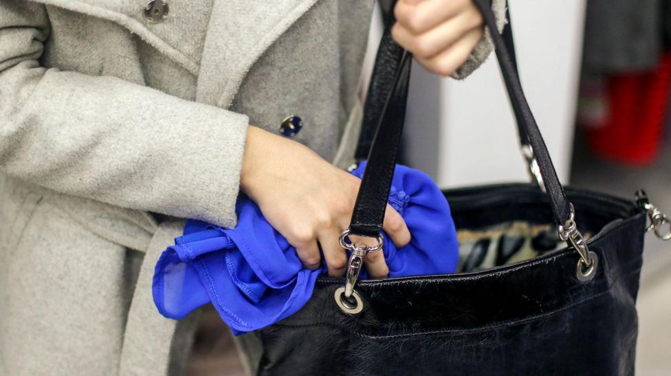 Record levels of shoplifting show signs of falling - BBC News