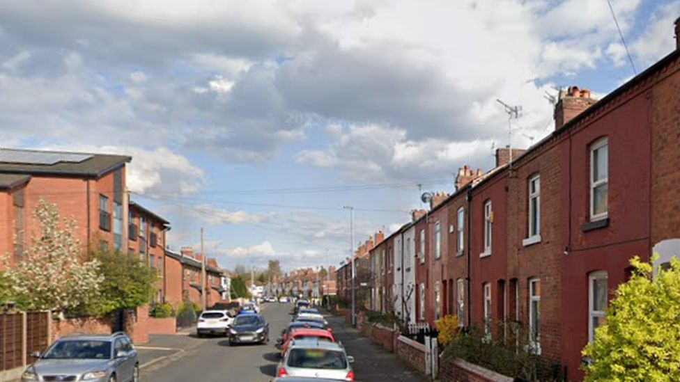 Fallowfield murder inquiry: Arrest after man found dead in house - BBC News