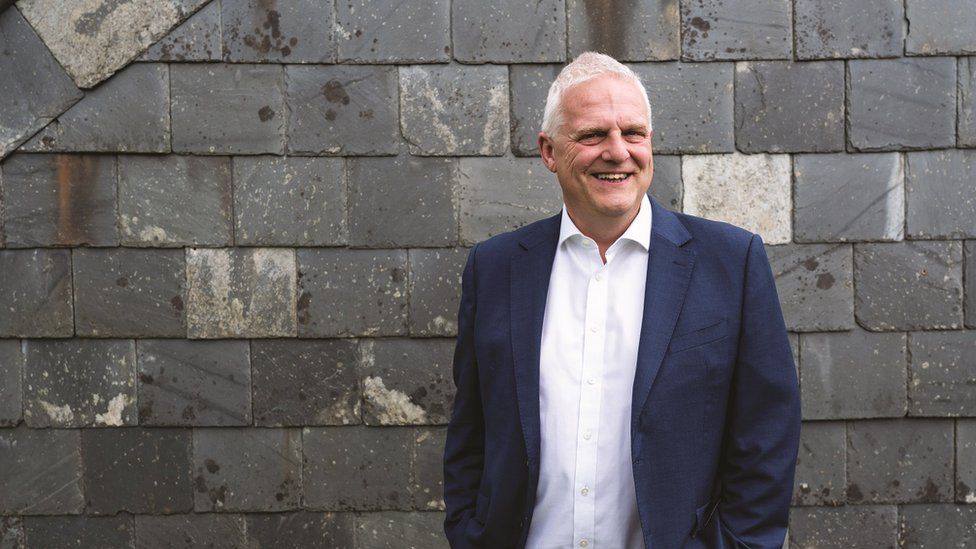 Tributes paid after death of 'true champion' of Cornwall - BBC News