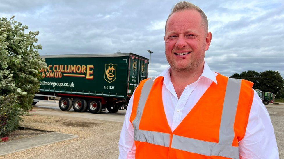 Somerset coach and haulage companies call for fuel rebates - BBC News