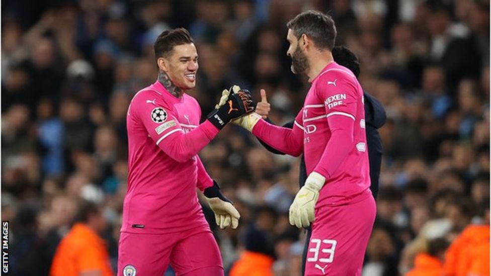 Manchester City goalkeeper Scott Carson signs new one-year deal - BBC Sport