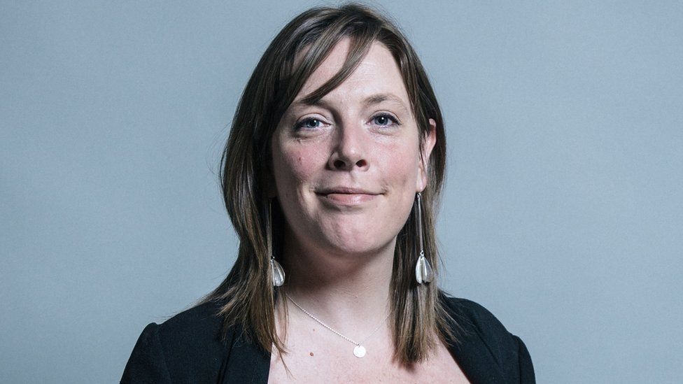 Prisoner sentenced for further death threats to MP Jess Phillips - BBC News